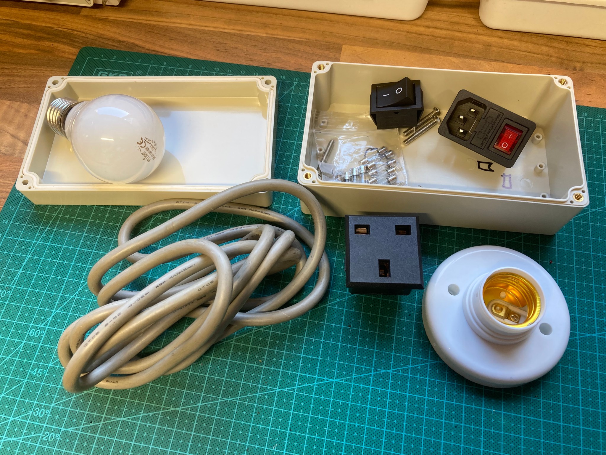 Building a Dim-Bulb Tester for Vintage Radios & TVs – Adam's Vintage ...