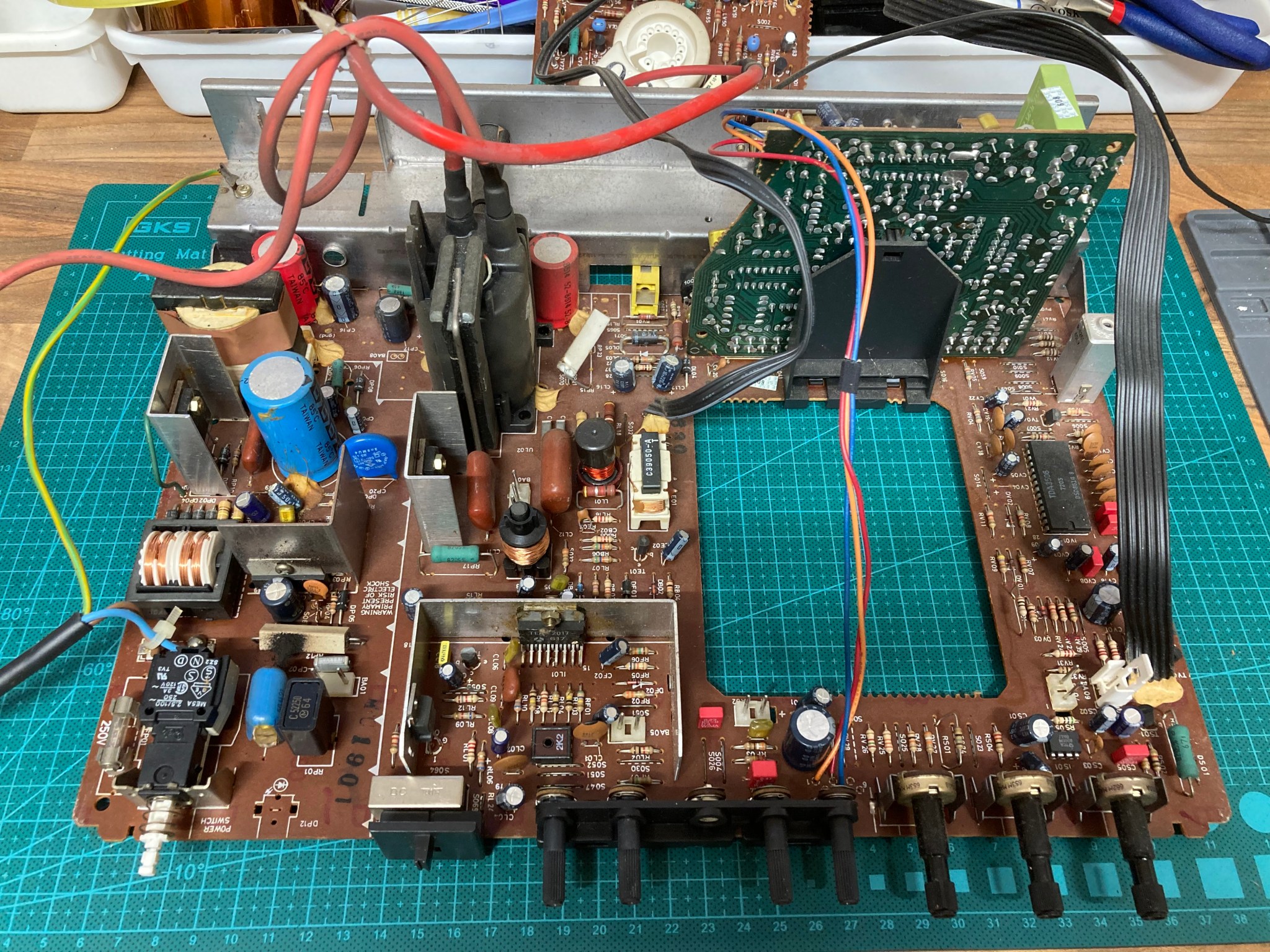 1987 Commodore 1901 CRT Monitor Repair, Modification, & Restoration ...